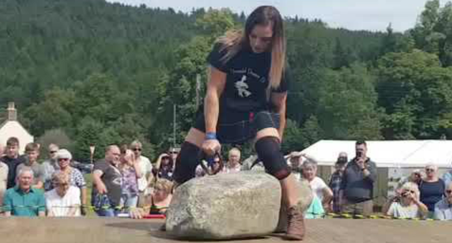 Mulher Levanta Dinnie Stones... Que Pesam Mais De 300kg